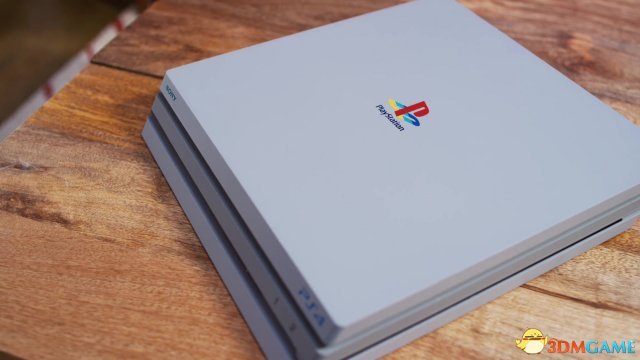 ColorWare主机喷绘推出PS4 Pro终极复古版产品_3DM单机